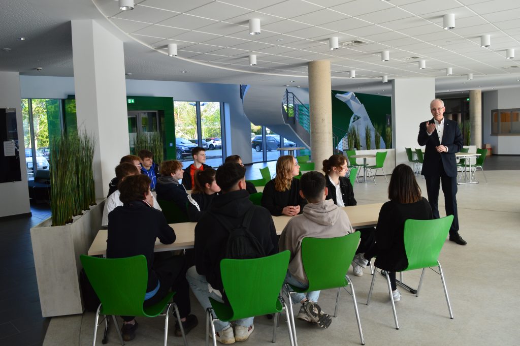 Fachoberschule Wirtschaft der BBZ Diepholz besucht PHWT